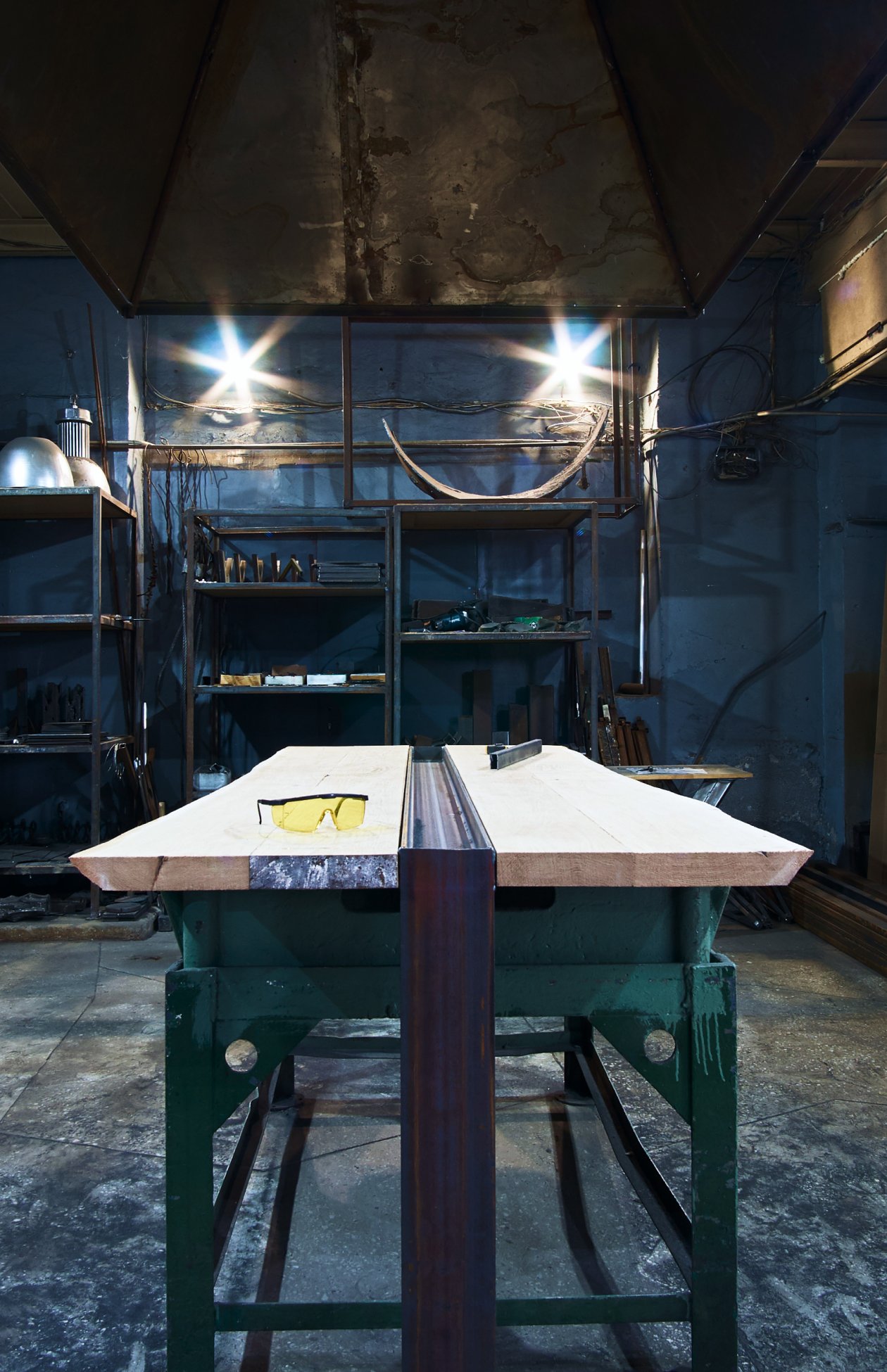 Devoni: Designer furniture and art objects